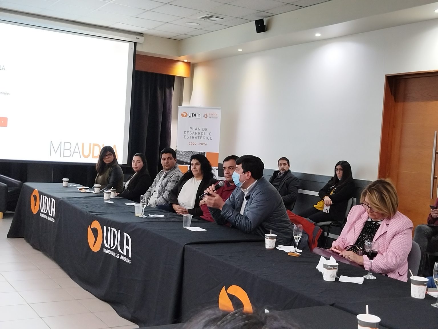 Volver a UDLA: Egresados de Ingeniería Comercial e Ingeniería En ...